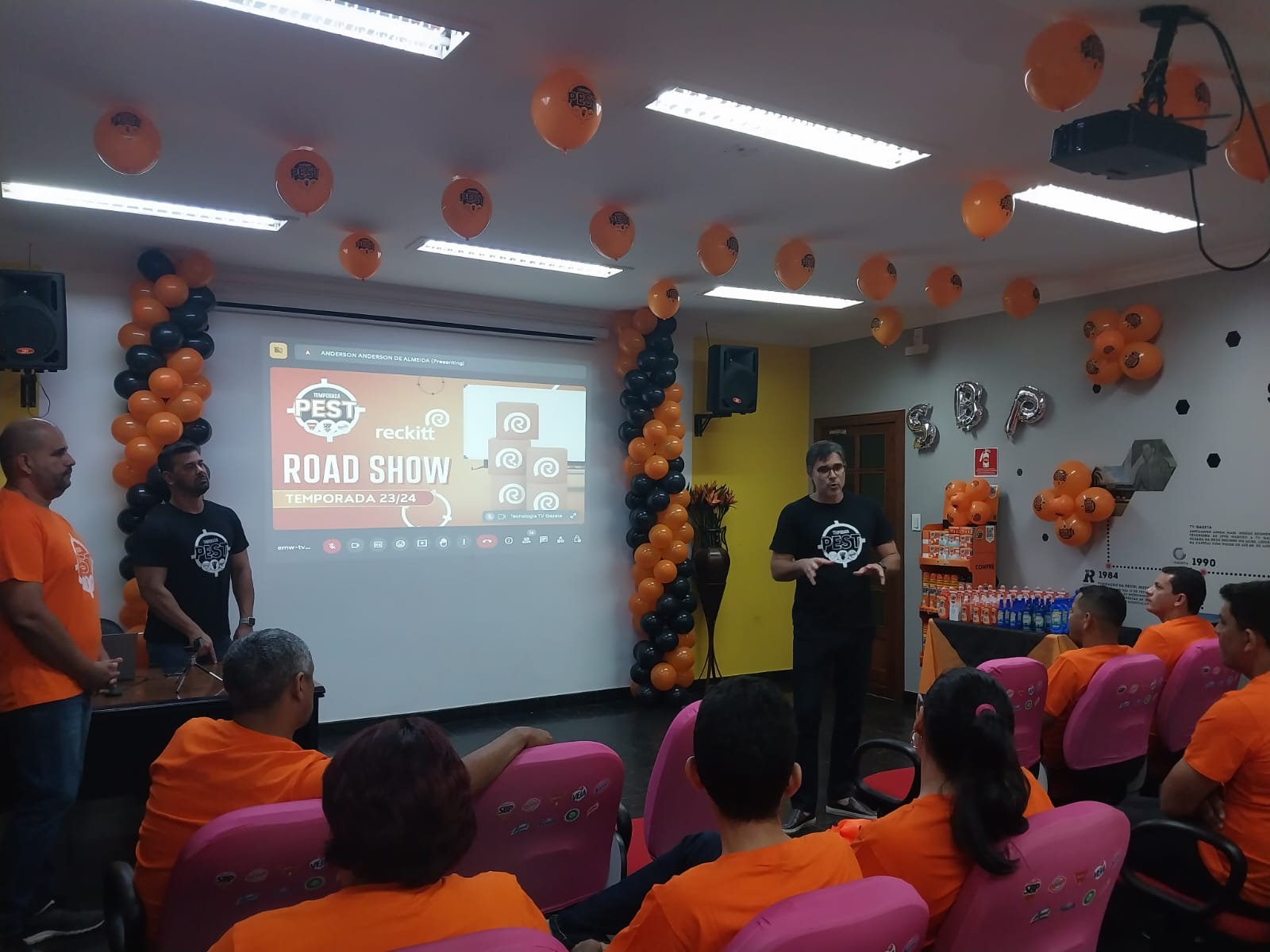 Equipes de vendas da Recol Distribuidora realizam treinamento para temporada de controle de ...